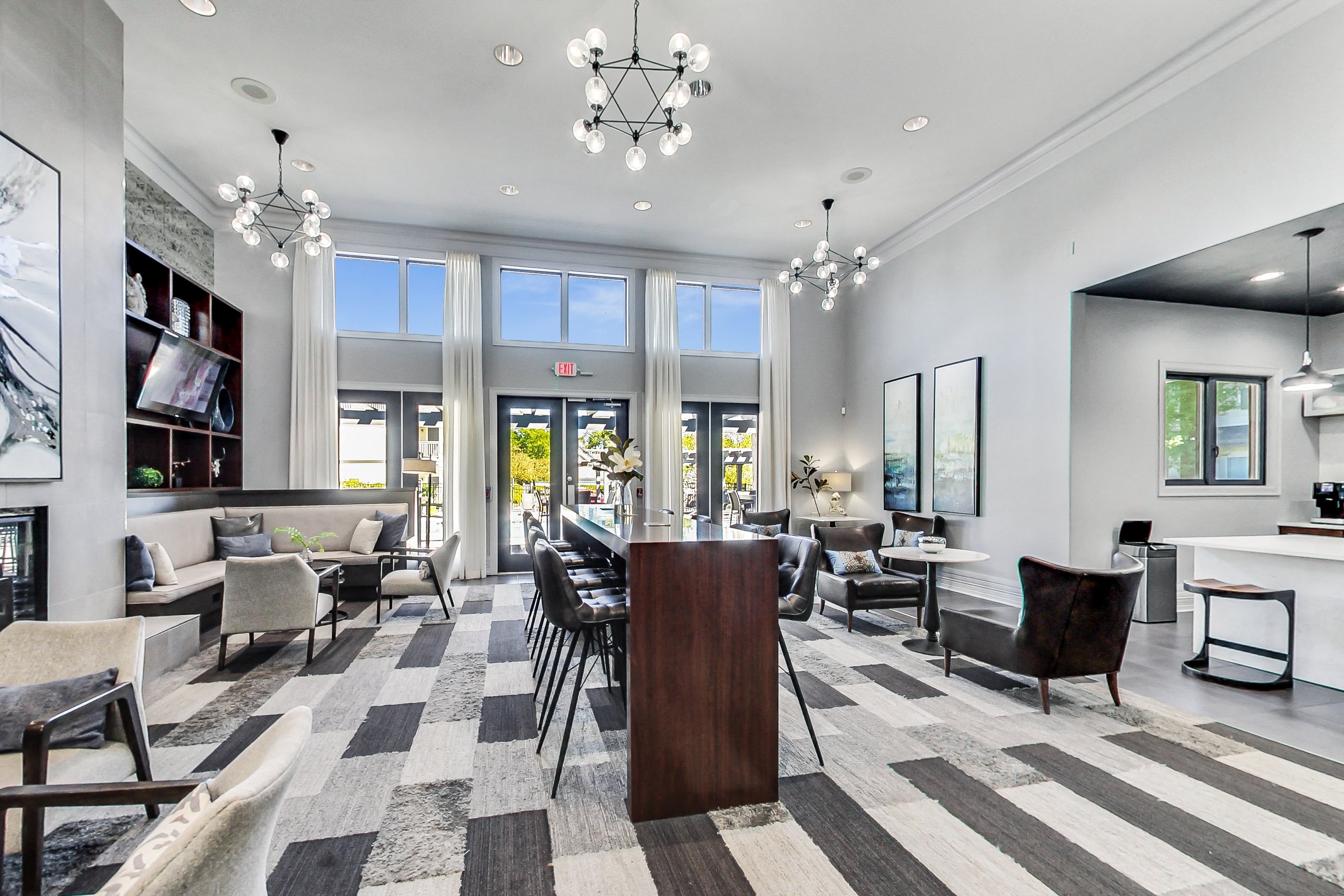 Residents at The Aventine at Oakhurst North
