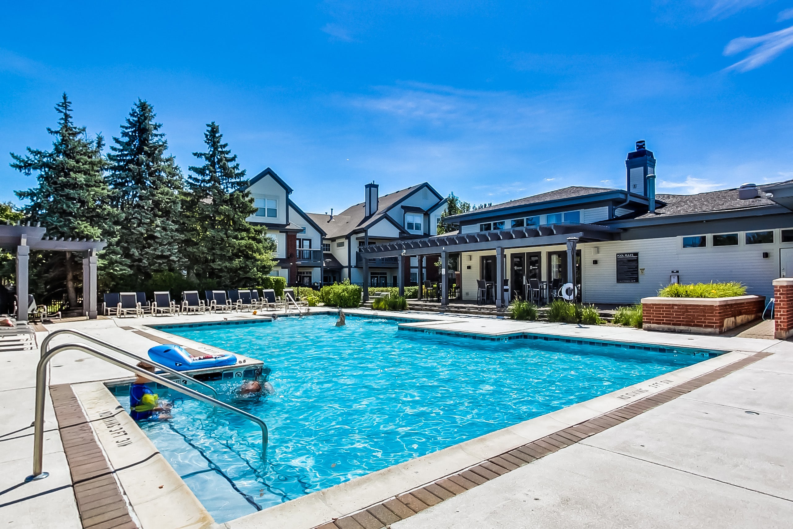 Residents at The Aventine at Oakhurst North