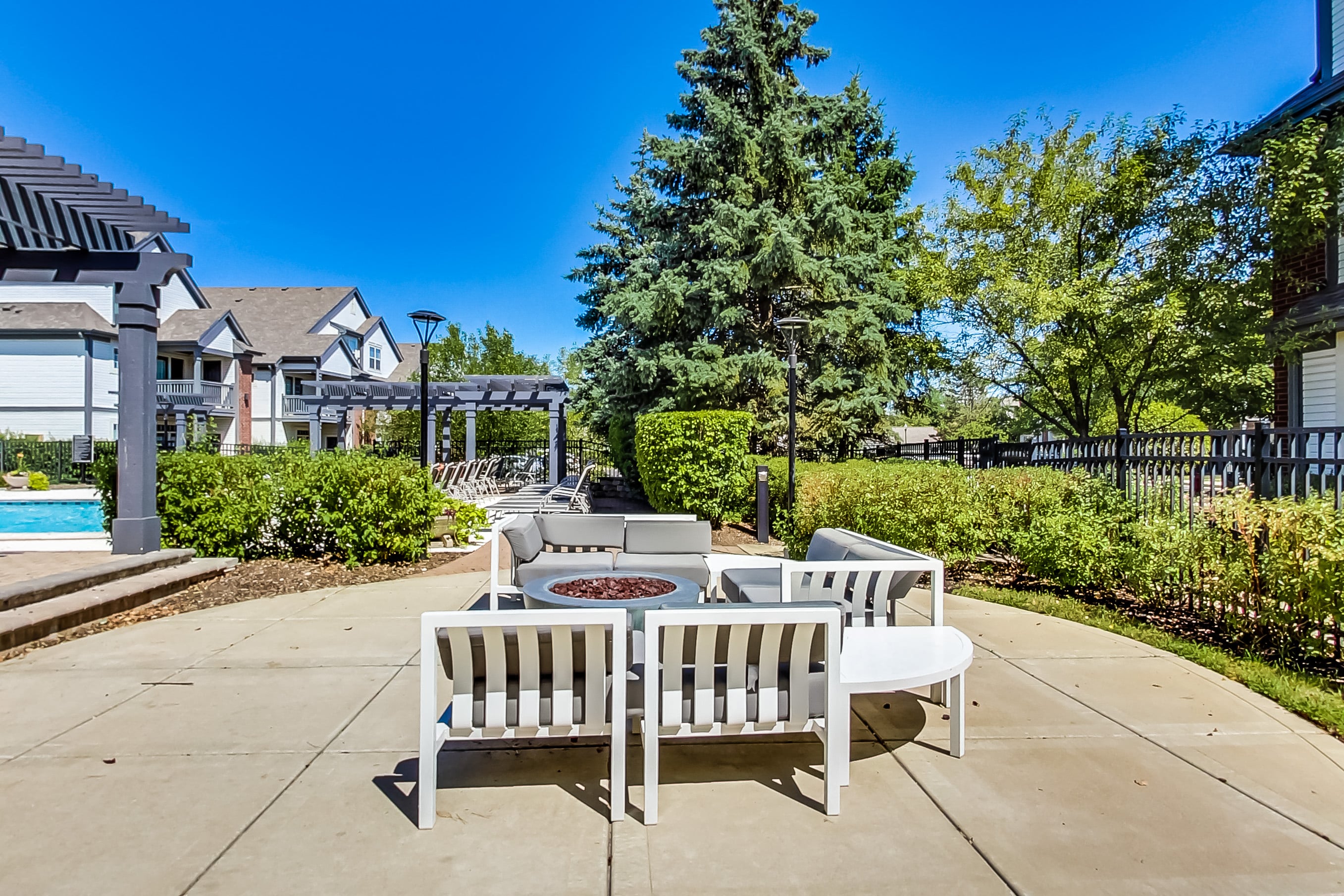Residents at The Aventine at Oakhurst North